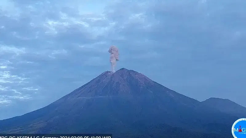 Gunung Semeru Erupsi 29 Maret 2026, Status Masih Level III Siaga PVMBG ...