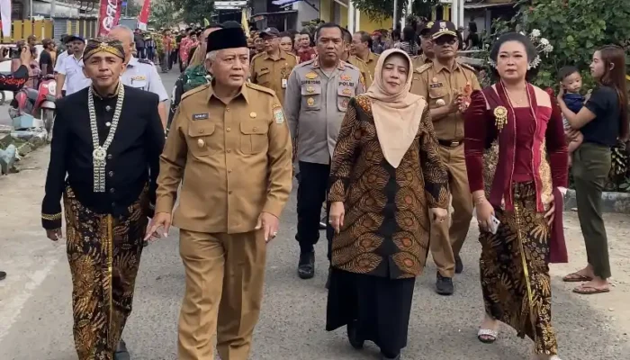 Ikut Arak ‘Encek-encek’, Bupati Sanusi Umumkan Proyek Kampung Nelayan ...